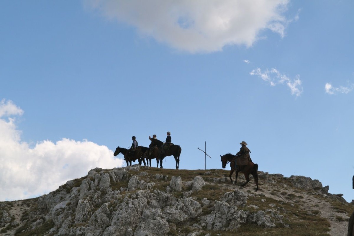 La via delle Prealpi: a cavallo dal Garda alla Foresta del Cansiglio ...