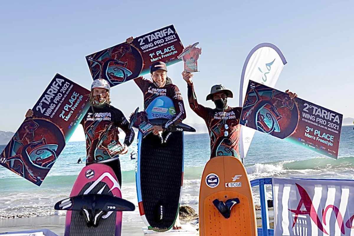 Il 15enne Ricky Zorzi vince la tappa mondiale wing foil di Tarifa ...