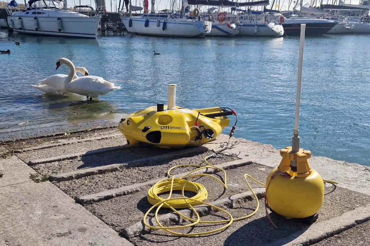 Un robot del Wwf nel Garda per mappare i rifiuti sommersi - Gardapost